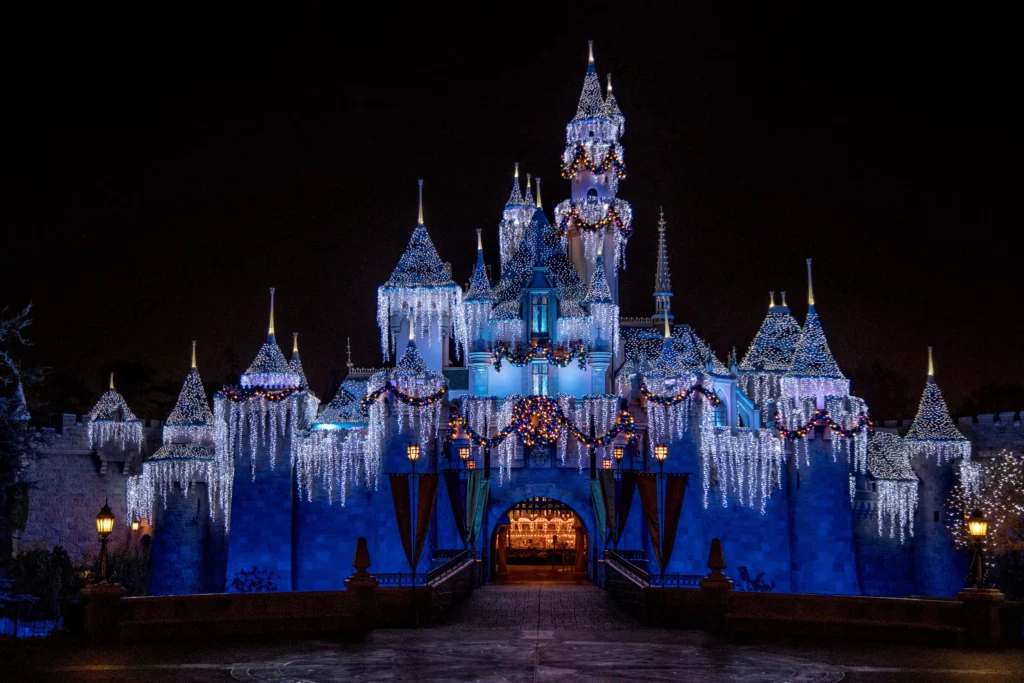 Disney's Cinderella Castle Reigns Over Roku City Screensaver - FAME ...